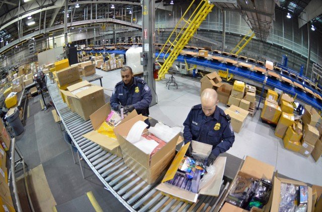 Customs pamphlet can ease holiday mail rush - StuttgartCitizen.com