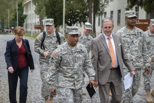 Army Materiel Commanding General visits Panzer Kaserne ...