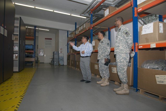 Army Materiel Commanding General visits Panzer Kaserne ...